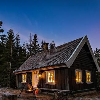 Husmannsplassen Schouen. God atmosfære og eventyrskog i Sørmarka nær ...