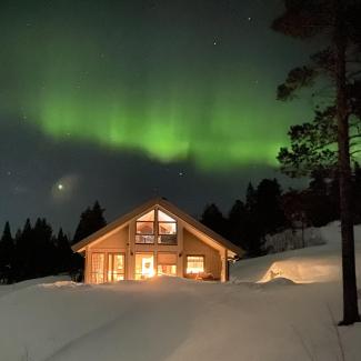 Ny og velutstyrt hytte på Savalen med flott utsikt over Savalsjøen ...